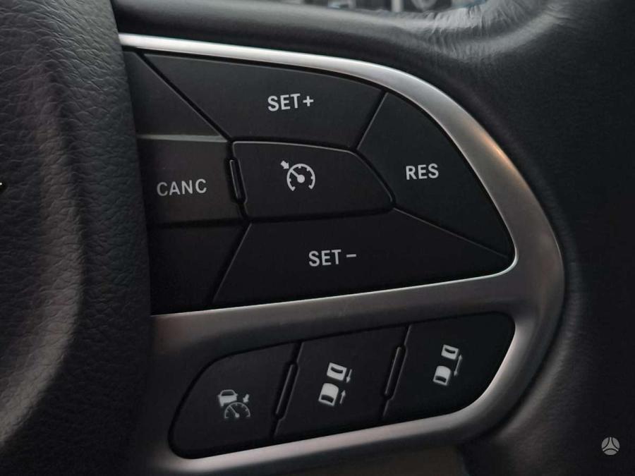 Melns Chrysler Pacifica 2021 Viļņa, ar dzinēja tilpumu 3.60 L un nobraukumu 136 tūkst. km par 28999 €, foto 21 vietnē AUTOMOTO.COM.LV