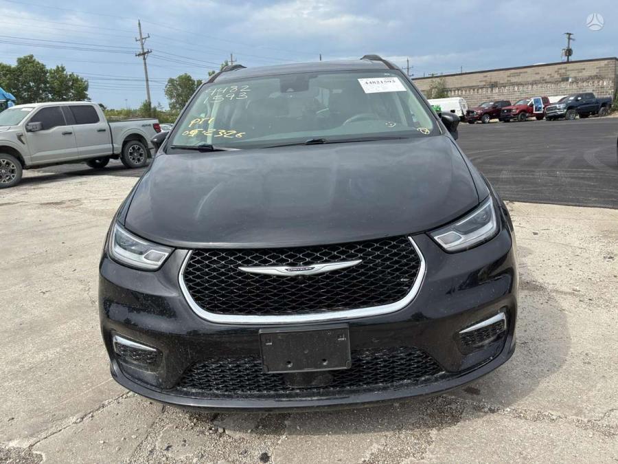 Melns Chrysler Pacifica 2021 Viļņa, ar dzinēja tilpumu 3.61 L un nobraukumu 246 tūkst. km par 12200 €, foto 4 vietnē AUTOMOTO.COM.LV