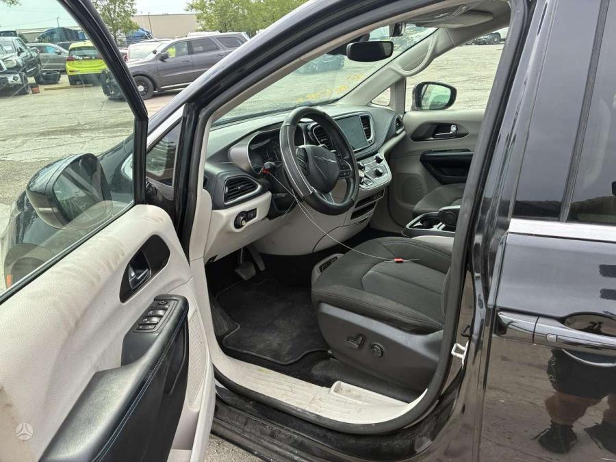 Melns Chrysler Pacifica 2021 Viļņa, ar dzinēja tilpumu 3.61 L un nobraukumu 246 tūkst. km par 12200 €, foto 14 vietnē AUTOMOTO.COM.LV