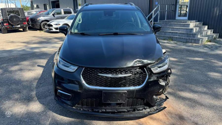 Melns Chrysler Pacifica 2021 Ukmergė, ar dzinēja tilpumu 3.61 L un nobraukumu 226 tūkst. km par 10990 €, foto 3 vietnē AUTOMOTO.COM.LV