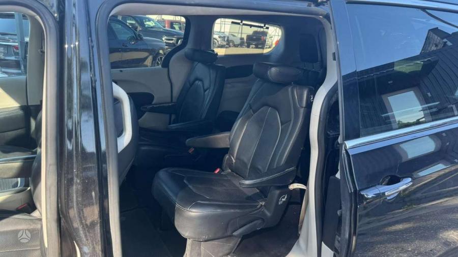 Melns Chrysler Pacifica 2021 Ukmergė, ar dzinēja tilpumu 3.61 L un nobraukumu 226 tūkst. km par 10990 €, foto 19 vietnē AUTOMOTO.COM.LV