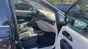 Melns Chrysler Pacifica 2021 Ukmergė, ar dzinēja tilpumu 3.61 L un nobraukumu 226 tūkst. km par 10990 €, foto 21 vietnē AUTOMOTO.COM.LV