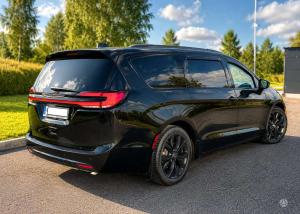 Melns Chrysler Pacifica 2021 Klaipėda, ar dzinēja tilpumu 3.61 L un nobraukumu 151 tūkst. km par 19500 €, foto 3 vietnē AUTOMOTO.COM.LV