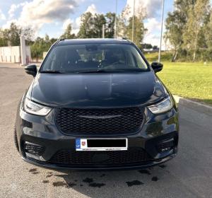 Melns Chrysler Pacifica 2021 Klaipėda, ar dzinēja tilpumu 3.61 L un nobraukumu 151 tūkst. km par 19500 €, foto 4 vietnē AUTOMOTO.COM.LV