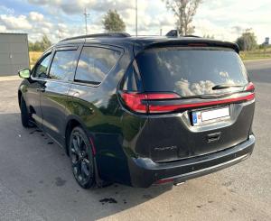 Melns Chrysler Pacifica 2021 Klaipėda, ar dzinēja tilpumu 3.61 L un nobraukumu 151 tūkst. km par 19500 €, foto 7 vietnē AUTOMOTO.COM.LV
