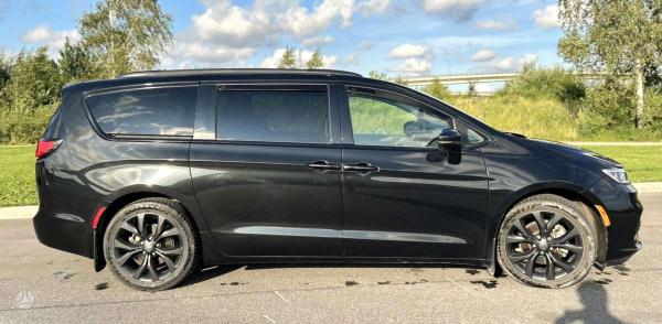 Black Chrysler Pacifica 2021 in Klaipeda, with an engine capacity of 3.61 L and mileage of 151 thousand km for 19500 €, photo 7 on AUTOMOTO.COM.LV