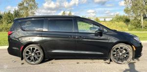 Melns Chrysler Pacifica 2021 Klaipėda, ar dzinēja tilpumu 3.61 L un nobraukumu 151 tūkst. km par 19500 €, foto 8 vietnē AUTOMOTO.COM.LV