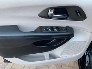 Melns Chrysler Pacifica 2021 Klaipėda, ar dzinēja tilpumu 3.61 L un nobraukumu 151 tūkst. km par 19500 €, foto 14 vietnē AUTOMOTO.COM.LV