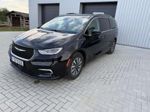 Black Chrysler Pacifica 2021 in Panevezys, with an engine capacity of 3.60 L and mileage of 225 thousand km for 16900 €, photo 8 on AUTOMOTO.COM.LV