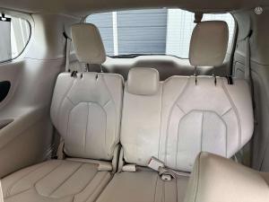 Black Chrysler Pacifica 2021 in Panevezys, with an engine capacity of 3.60 L and mileage of 225 thousand km for 16900 €, photo 15 on AUTOMOTO.COM.LV