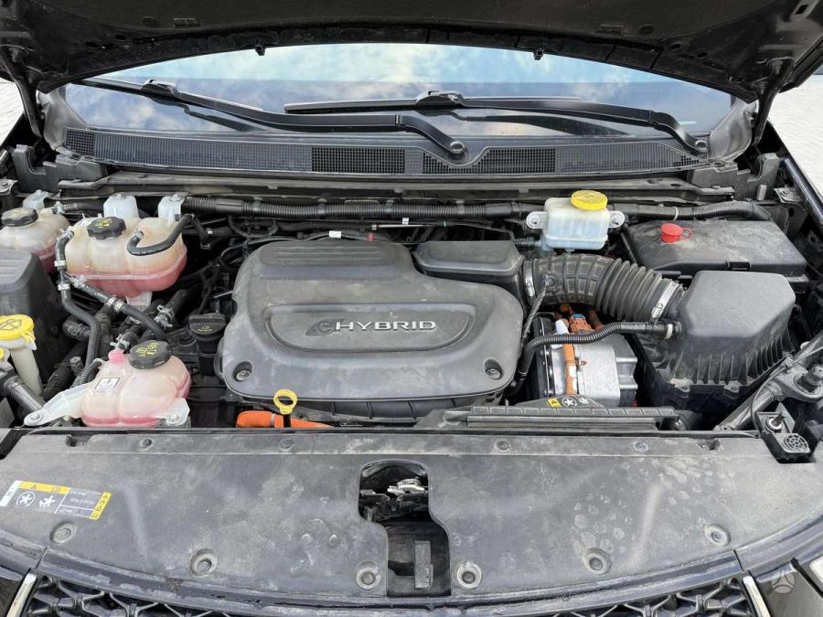 Black Chrysler Pacifica 2021 in Panevezys, with an engine capacity of 3.60 L and mileage of 225 thousand km for 16900 €, photo 22 on AUTOMOTO.COM.LV