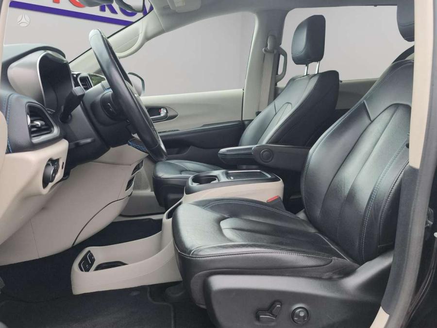 Melns Chrysler Pacifica 2021 Viļņa, ar dzinēja tilpumu 3.60 L un nobraukumu 136 tūkst. km par 27999 €, foto 17 vietnē AUTOMOTO.COM.LV