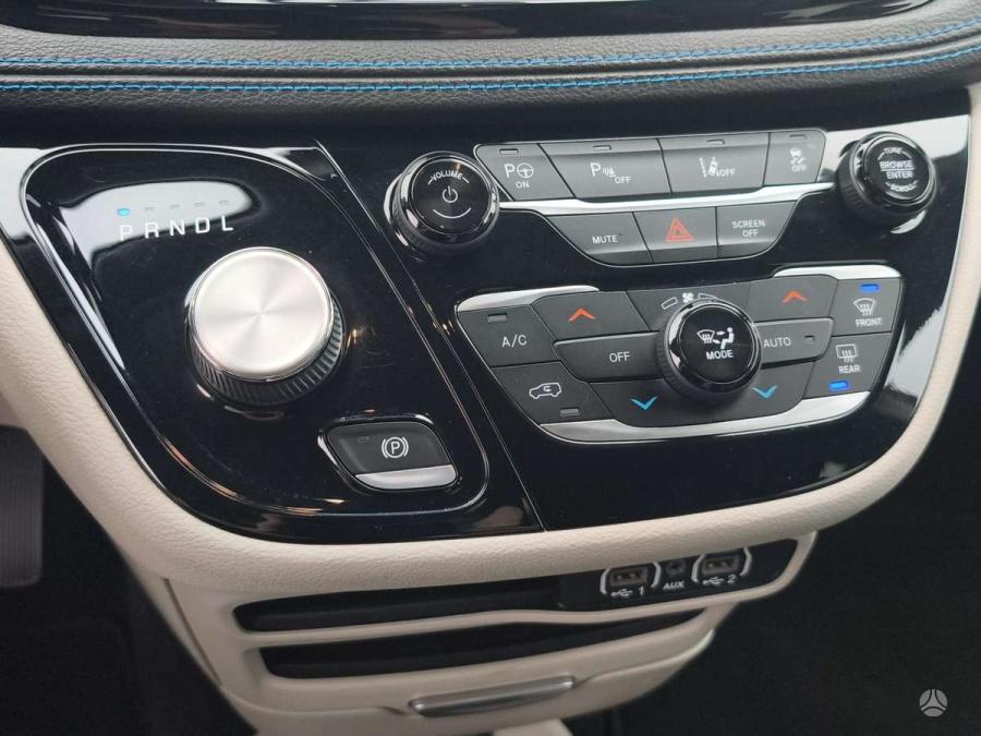 Melns Chrysler Pacifica 2021 Viļņa, ar dzinēja tilpumu 3.60 L un nobraukumu 136 tūkst. km par 27999 €, foto 18 vietnē AUTOMOTO.COM.LV