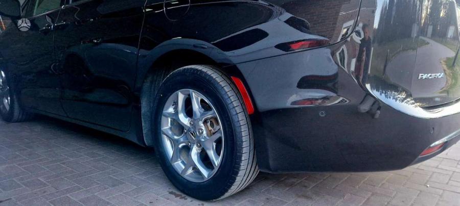 Melns Chrysler Pacifica 2021 Šauļi, ar dzinēja tilpumu 3.60 L un nobraukumu 147 tūkst. km par 26999 €, foto 20 vietnē AUTOMOTO.COM.LV
