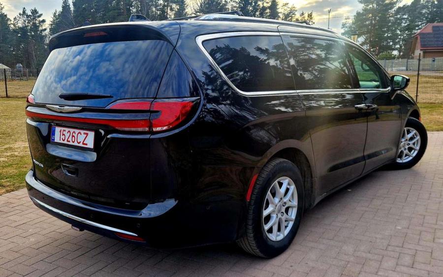 Melns Chrysler Pacifica 2021 Šauļi, ar dzinēja tilpumu 3.60 L un nobraukumu 147 tūkst. km par 26999 €, foto 22 vietnē AUTOMOTO.COM.LV