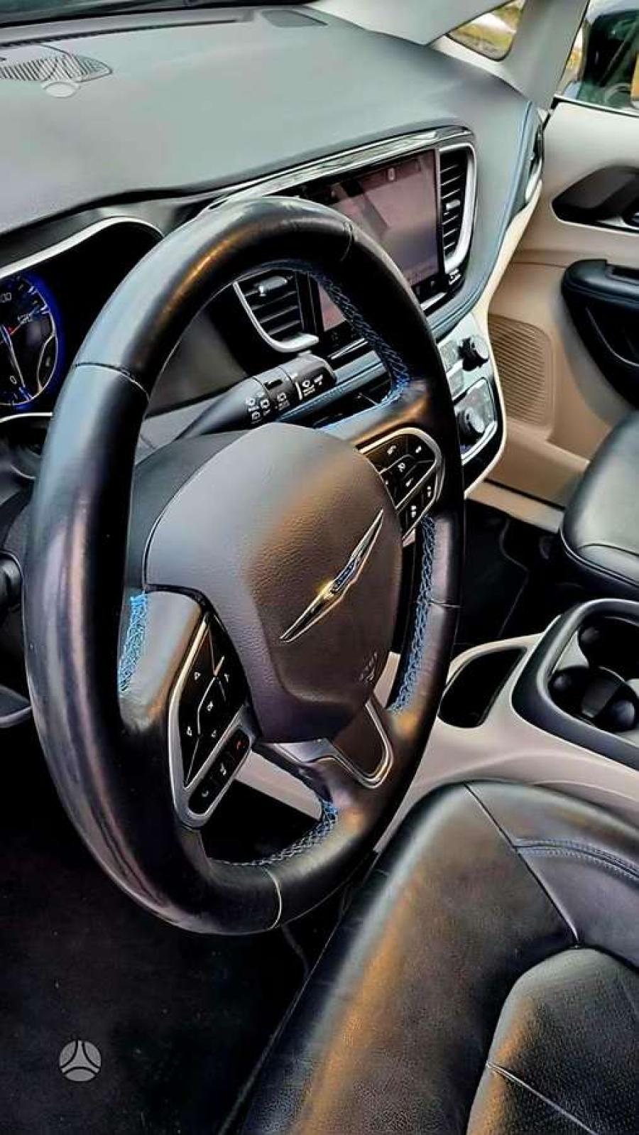 Melns Chrysler Pacifica 2021 Šauļi, ar dzinēja tilpumu 3.60 L un nobraukumu 147 tūkst. km par 26999 €, foto 25 vietnē AUTOMOTO.COM.LV