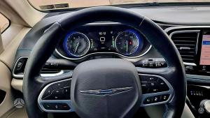 Melns Chrysler Pacifica 2021 Šauļi, ar dzinēja tilpumu 3.60 L un nobraukumu 147 tūkst. km par 26999 €, foto 26 vietnē AUTOMOTO.COM.LV