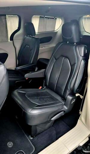 Melns Chrysler Pacifica 2021 Šauļi, ar dzinēja tilpumu 3.60 L un nobraukumu 147 tūkst. km par 26999 €, foto 36 vietnē AUTOMOTO.COM.LV