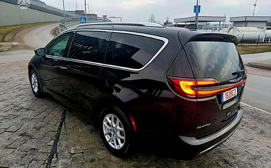 Melns Chrysler Pacifica 2021 Šauļi, ar dzinēja tilpumu 3.60 L un nobraukumu 147 tūkst. km par 26999 €, foto 39 vietnē AUTOMOTO.COM.LV