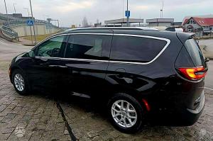 Melns Chrysler Pacifica 2021 Šauļi, ar dzinēja tilpumu 3.60 L un nobraukumu 147 tūkst. km par 26999 €, foto 45 vietnē AUTOMOTO.COM.LV