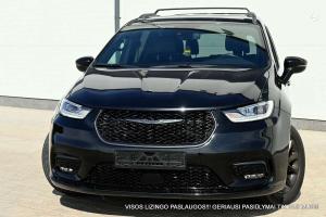 Black Chrysler Pacifica 2021 in Kretinga, with an engine capacity of 3.61 L and mileage of 129 thousand km for 22699 €, photo 3 on AUTOMOTO.COM.LV