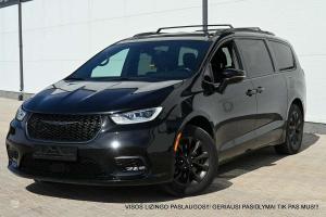 Black Chrysler Pacifica 2021 in Kretinga, with an engine capacity of 3.61 L and mileage of 129 thousand km for 22699 €, photo 4 on AUTOMOTO.COM.LV