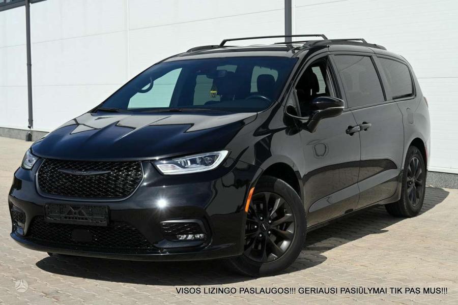 Black Chrysler Pacifica 2021 in Kretinga, with an engine capacity of 3.61 L and mileage of 129 thousand km for 22699 €, photo 4 on AUTOMOTO.COM.LV
