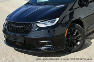 Black Chrysler Pacifica 2021 in Kretinga, with an engine capacity of 3.61 L and mileage of 129 thousand km for 22699 €, photo 5 on AUTOMOTO.COM.LV