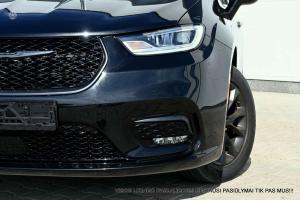 Black Chrysler Pacifica 2021 in Kretinga, with an engine capacity of 3.61 L and mileage of 129 thousand km for 22699 €, photo 6 on AUTOMOTO.COM.LV