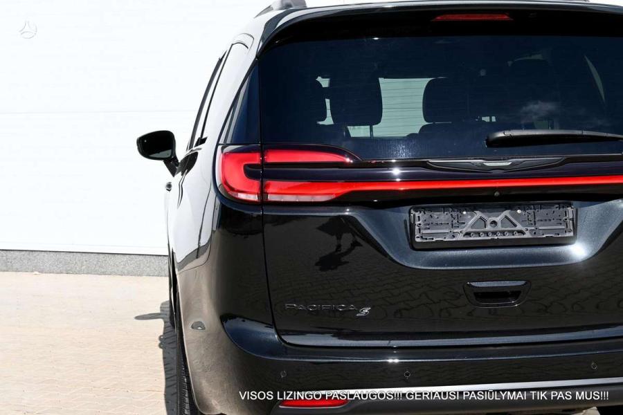 Black Chrysler Pacifica 2021 in Kretinga, with an engine capacity of 3.61 L and mileage of 129 thousand km for 22699 €, photo 12 on AUTOMOTO.COM.LV
