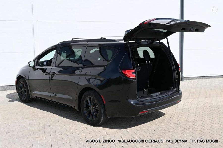 Black Chrysler Pacifica 2021 in Kretinga, with an engine capacity of 3.61 L and mileage of 129 thousand km for 22699 €, photo 13 on AUTOMOTO.COM.LV
