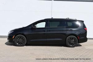 Black Chrysler Pacifica 2021 in Kretinga, with an engine capacity of 3.61 L and mileage of 129 thousand km for 22699 €, photo 14 on AUTOMOTO.COM.LV