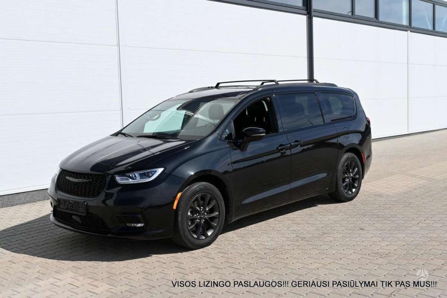 Black Chrysler Pacifica 2021 in Kretinga, with an engine capacity of 3.61 L and mileage of 129 thousand km for 22699 €, photo 15 on AUTOMOTO.COM.LV