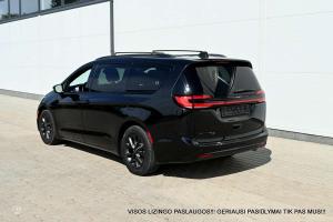Black Chrysler Pacifica 2021 in Kretinga, with an engine capacity of 3.61 L and mileage of 129 thousand km for 22699 €, photo 16 on AUTOMOTO.COM.LV