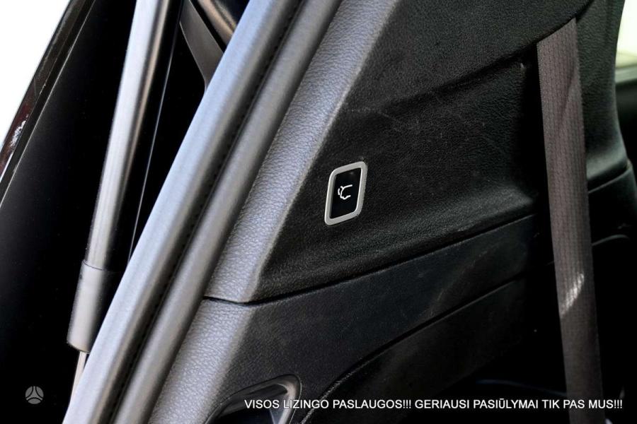 Black Chrysler Pacifica 2021 in Kretinga, with an engine capacity of 3.61 L and mileage of 129 thousand km for 22699 €, photo 18 on AUTOMOTO.COM.LV