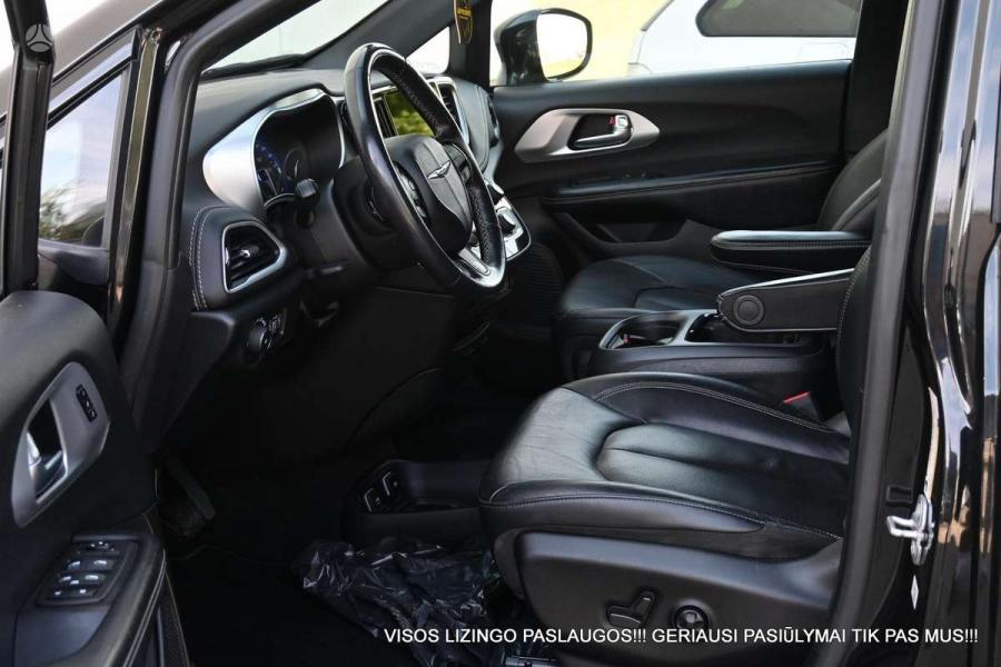 Black Chrysler Pacifica 2021 in Kretinga, with an engine capacity of 3.61 L and mileage of 129 thousand km for 22699 €, photo 20 on AUTOMOTO.COM.LV