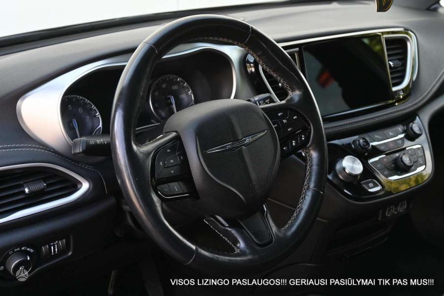Black Chrysler Pacifica 2021 in Kretinga, with an engine capacity of 3.61 L and mileage of 129 thousand km for 22699 €, photo 25 on AUTOMOTO.COM.LV