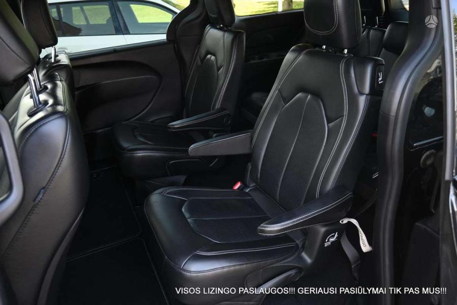 Black Chrysler Pacifica 2021 in Kretinga, with an engine capacity of 3.61 L and mileage of 129 thousand km for 22699 €, photo 26 on AUTOMOTO.COM.LV