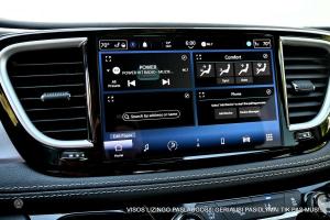 Black Chrysler Pacifica 2021 in Kretinga, with an engine capacity of 3.61 L and mileage of 129 thousand km for 22699 €, photo 38 on AUTOMOTO.COM.LV