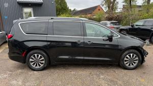 Melns Chrysler Pacifica 2021 Ukmergė, ar dzinēja tilpumu 3.61 L un nobraukumu 89 tūkst. km par 8199 €, foto 3 vietnē AUTOMOTO.COM.LV