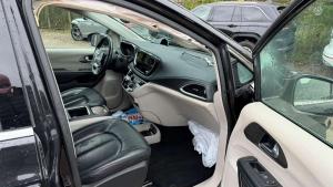 Melns Chrysler Pacifica 2021 Ukmergė, ar dzinēja tilpumu 3.61 L un nobraukumu 89 tūkst. km par 8199 €, foto 14 vietnē AUTOMOTO.COM.LV