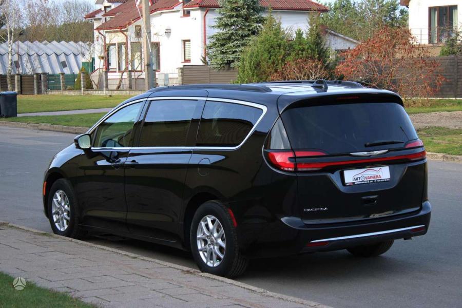 Melns Chrysler Pacifica 2022 Viļņa, ar dzinēja tilpumu 3.61 L un nobraukumu 111 tūkst. km par 20900 €, foto 1 vietnē AUTOMOTO.COM.LV