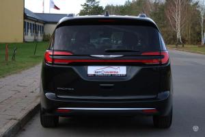 Melns Chrysler Pacifica 2022 Viļņa, ar dzinēja tilpumu 3.61 L un nobraukumu 111 tūkst. km par 20900 €, foto 2 vietnē AUTOMOTO.COM.LV