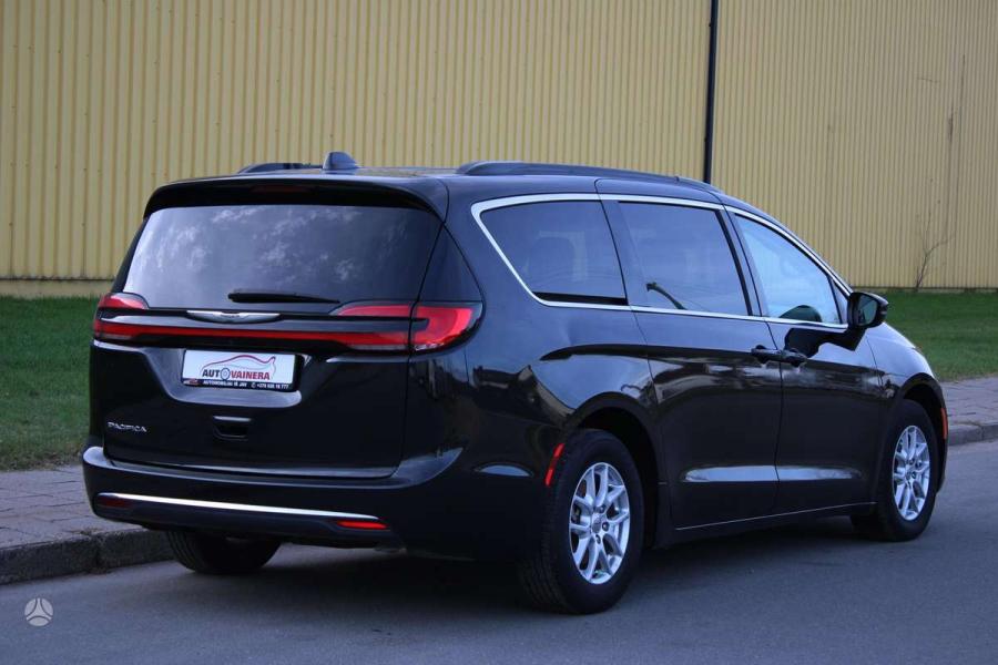 Melns Chrysler Pacifica 2022 Viļņa, ar dzinēja tilpumu 3.61 L un nobraukumu 111 tūkst. km par 20900 €, foto 3 vietnē AUTOMOTO.COM.LV