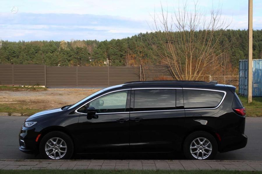 Melns Chrysler Pacifica 2022 Viļņa, ar dzinēja tilpumu 3.61 L un nobraukumu 111 tūkst. km par 20900 €, foto 8 vietnē AUTOMOTO.COM.LV