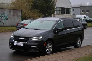 Black Chrysler Pacifica 2022 in Vilnius, with an engine capacity of 3.61 L and mileage of 137 thousand km for 20900 €, photo 2 on AUTOMOTO.COM.LV