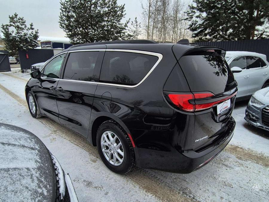 Melns Chrysler Pacifica 2022 Viļņa, ar dzinēja tilpumu 3.61 L un nobraukumu 111 tūkst. km par 20900 €, foto 3 vietnē AUTOMOTO.COM.LV