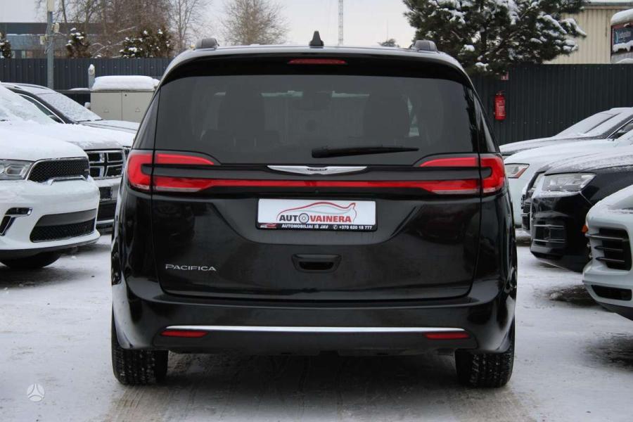 Melns Chrysler Pacifica 2022 Viļņa, ar dzinēja tilpumu 3.61 L un nobraukumu 111 tūkst. km par 20900 €, foto 4 vietnē AUTOMOTO.COM.LV