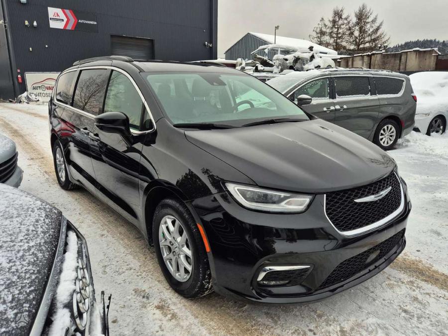 Melns Chrysler Pacifica 2022 Viļņa, ar dzinēja tilpumu 3.61 L un nobraukumu 111 tūkst. km par 20900 €, foto 6 vietnē AUTOMOTO.COM.LV