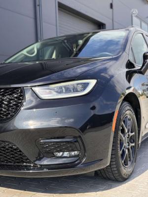 Melns Chrysler Pacifica 2022 Klaipėda, ar dzinēja tilpumu 3.60 L un nobraukumu 172 tūkst. km par 20700 €, foto 3 vietnē AUTOMOTO.COM.LV